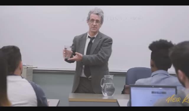 Psiholog daje najbolju lekciju o stresu: „Koliko je teška ova čaša vode?“