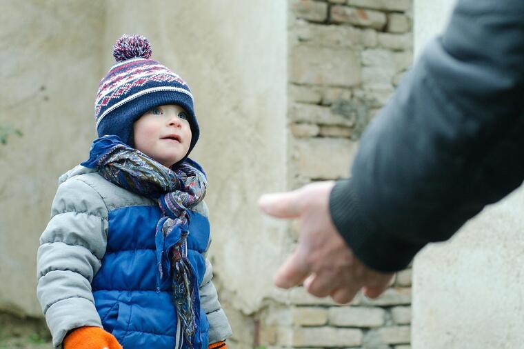 OVOM REČENICOM OTMIČAR MAMI DETE: U 99% slučajeva deca krenu ...