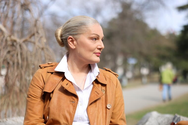 ODRASTALA JE NA DORĆOLU UZ BEOGRADSKE MANGUPE I DAME: Danas je jedna od najuspešnijih voditeljki ...